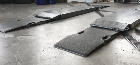 Drive-on ramps for low-profile vehicles on automotive scissor lifts ...